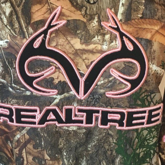 Realtree | Tops | Realtree Edge Camo W Pink Accent Pullover Hoodie ...